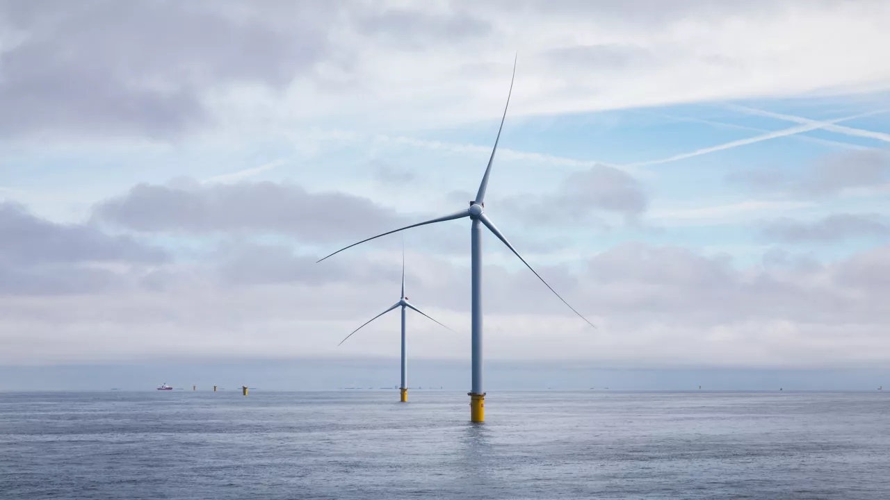 Last turbine world’s largest wind farm installed