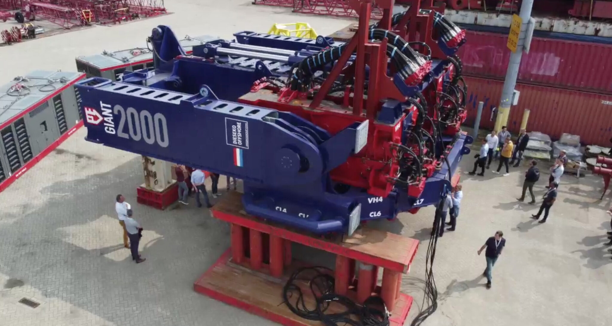 Demo of biggest vibratory hammer (VIDEO)