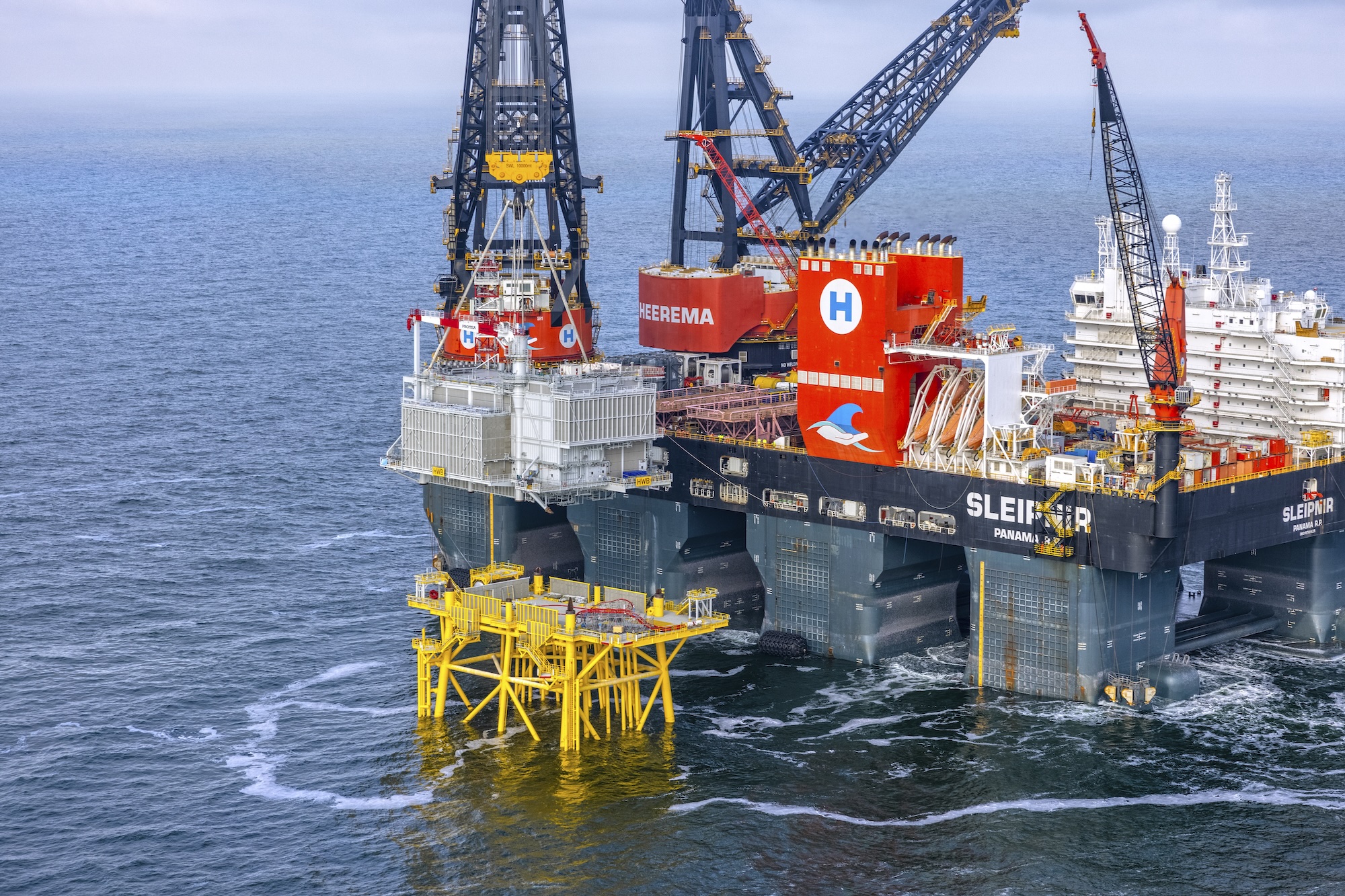Topside HKW Beta installed on jacket in North Sea